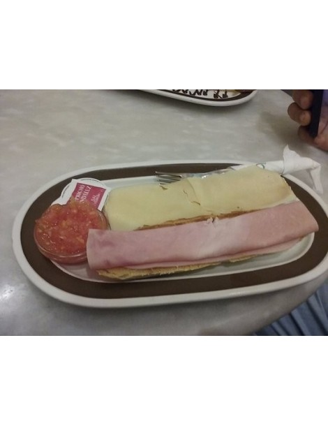 Tostada mixta con tomate|mesonpatanegra.com